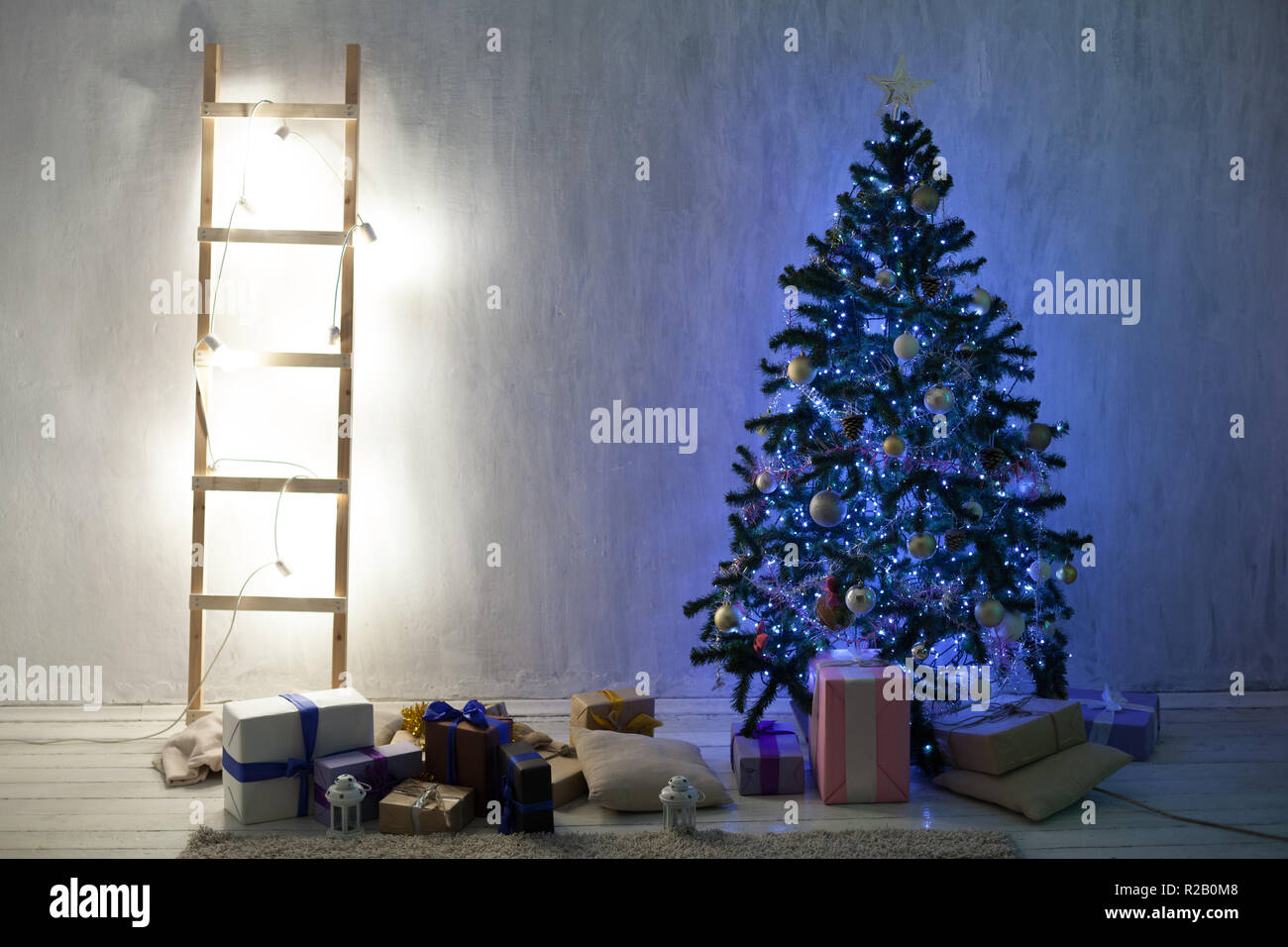 Christmas background Christmas tree Garland lights new year gifts ...