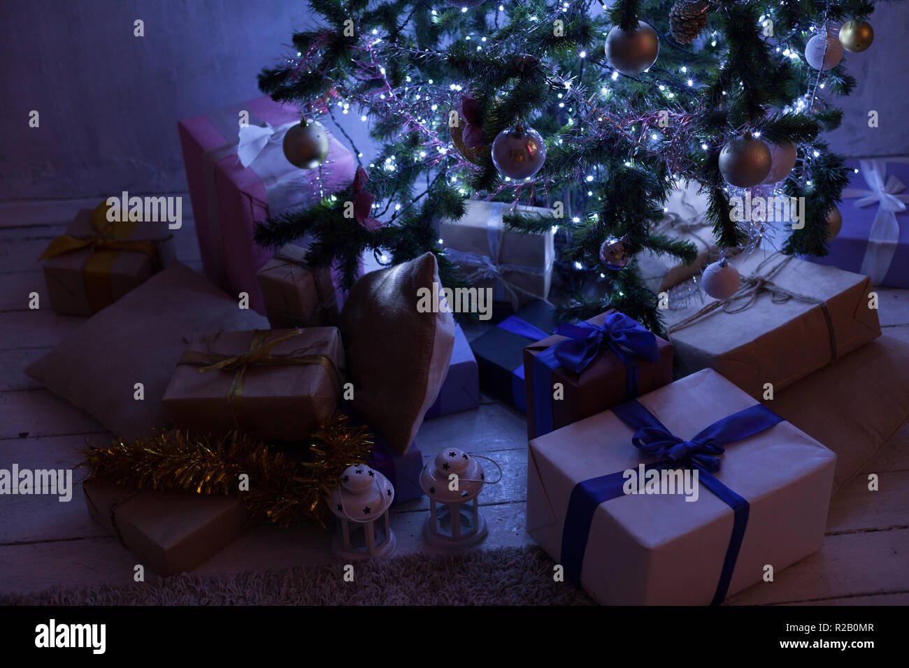 Christmas background Christmas tree Garland lights new year gifts ...