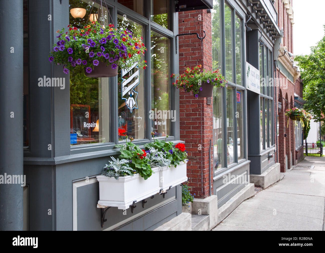 Attractive store fronts hi-res stock photography and images - Alamy