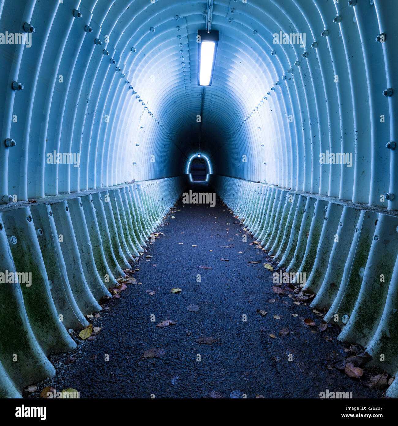 Underpass At Night Stock Photos & Underpass At Night Stock Images - Alamy