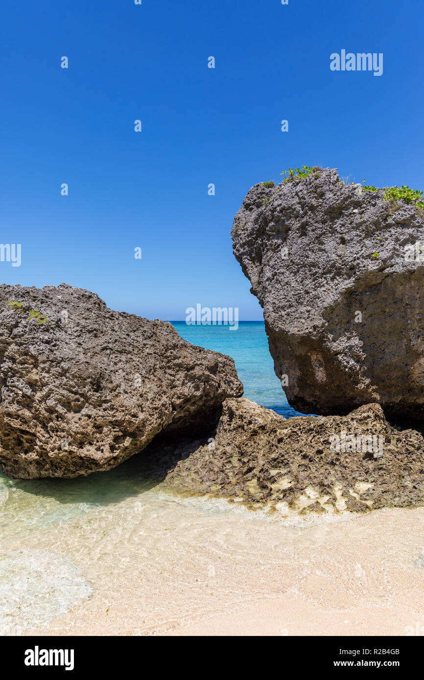 Large rocks hi-res stock photography and images - Alamy