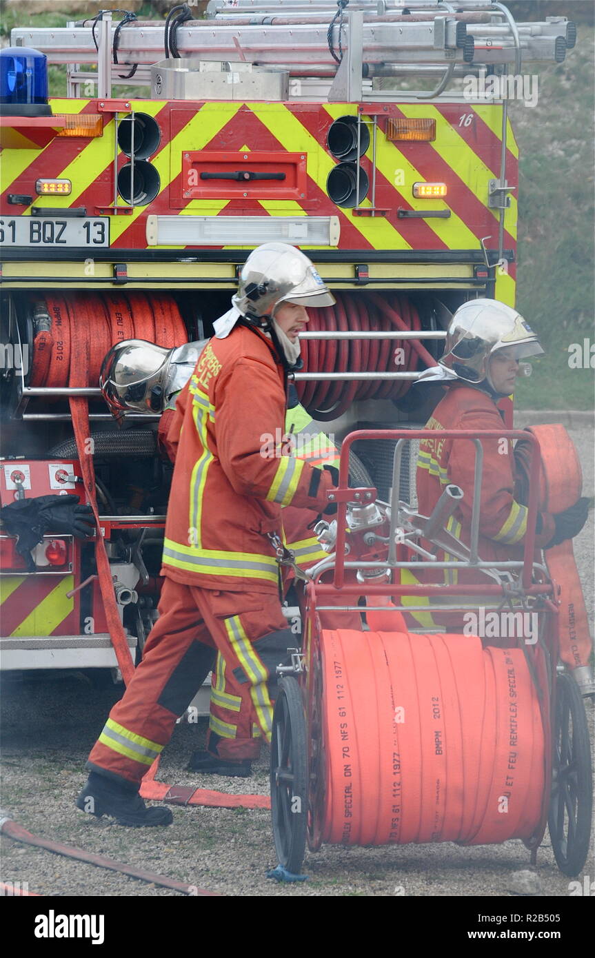 Entrainement au feu hi-res stock photography and images - Alamy