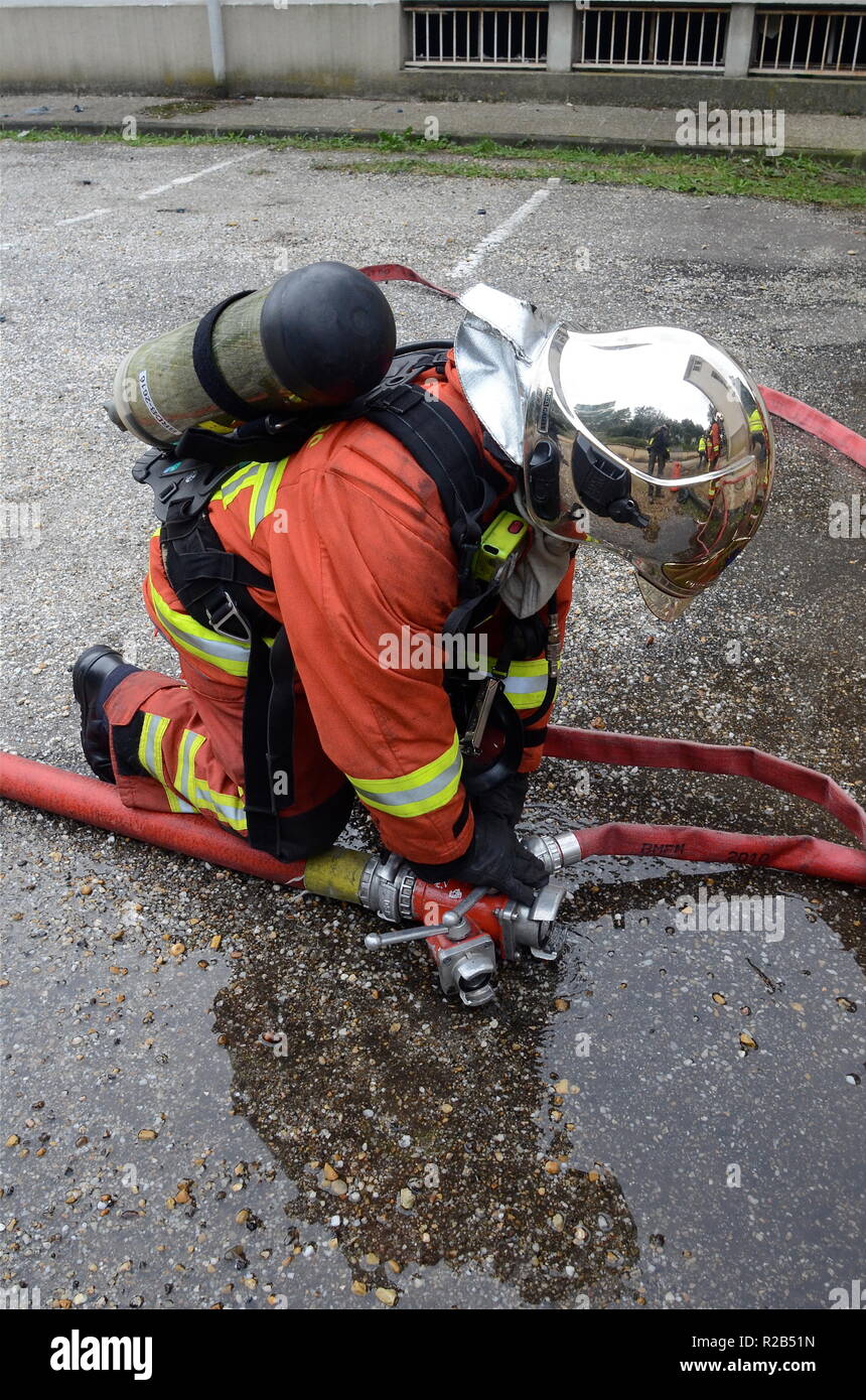 Marseille Navy fire fighters attend life-size drill at Police Academy ...