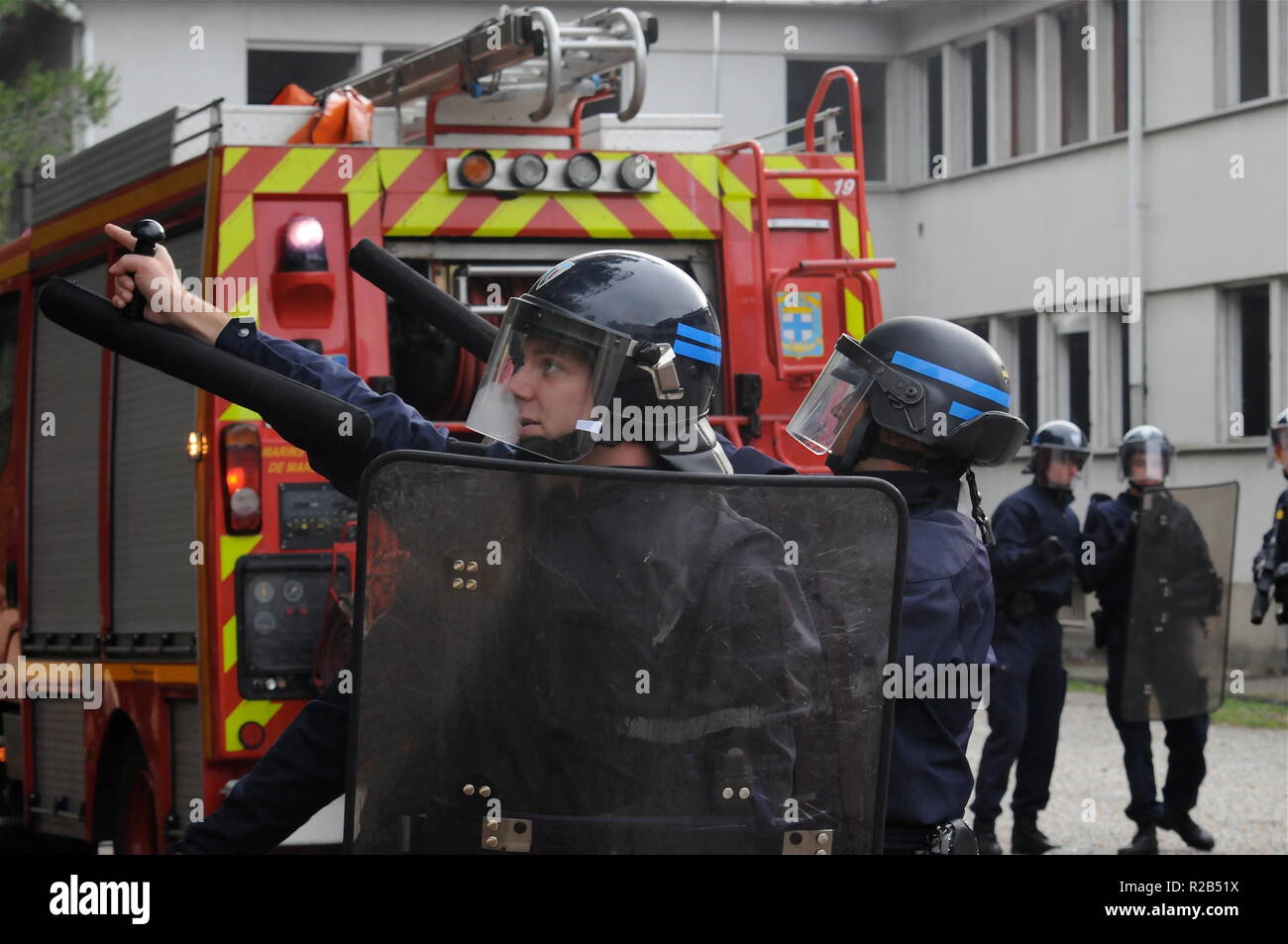 Marseille Navy fire fighters attend life-size drill at Police Academy ...