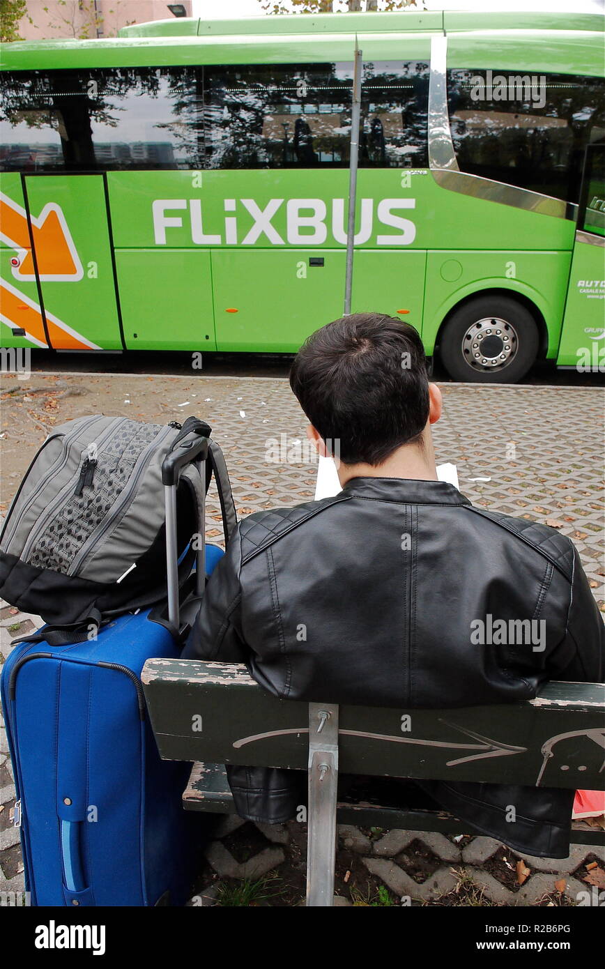 Bus station gare routiere hi-res stock photography and images - Alamy