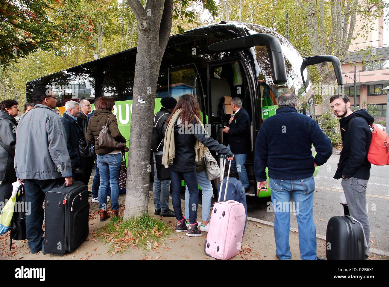 Bus station gare routiere hi-res stock photography and images - Alamy
