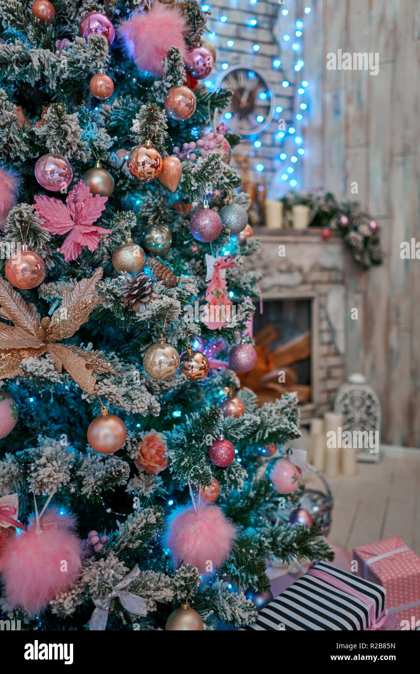 Christmas tree with gifts Stock Photo - Alamy