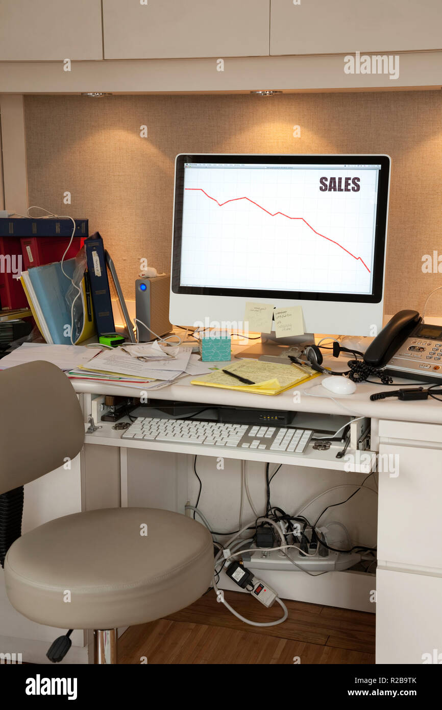 Red graph shows sales hi-res stock photography and images - Alamy