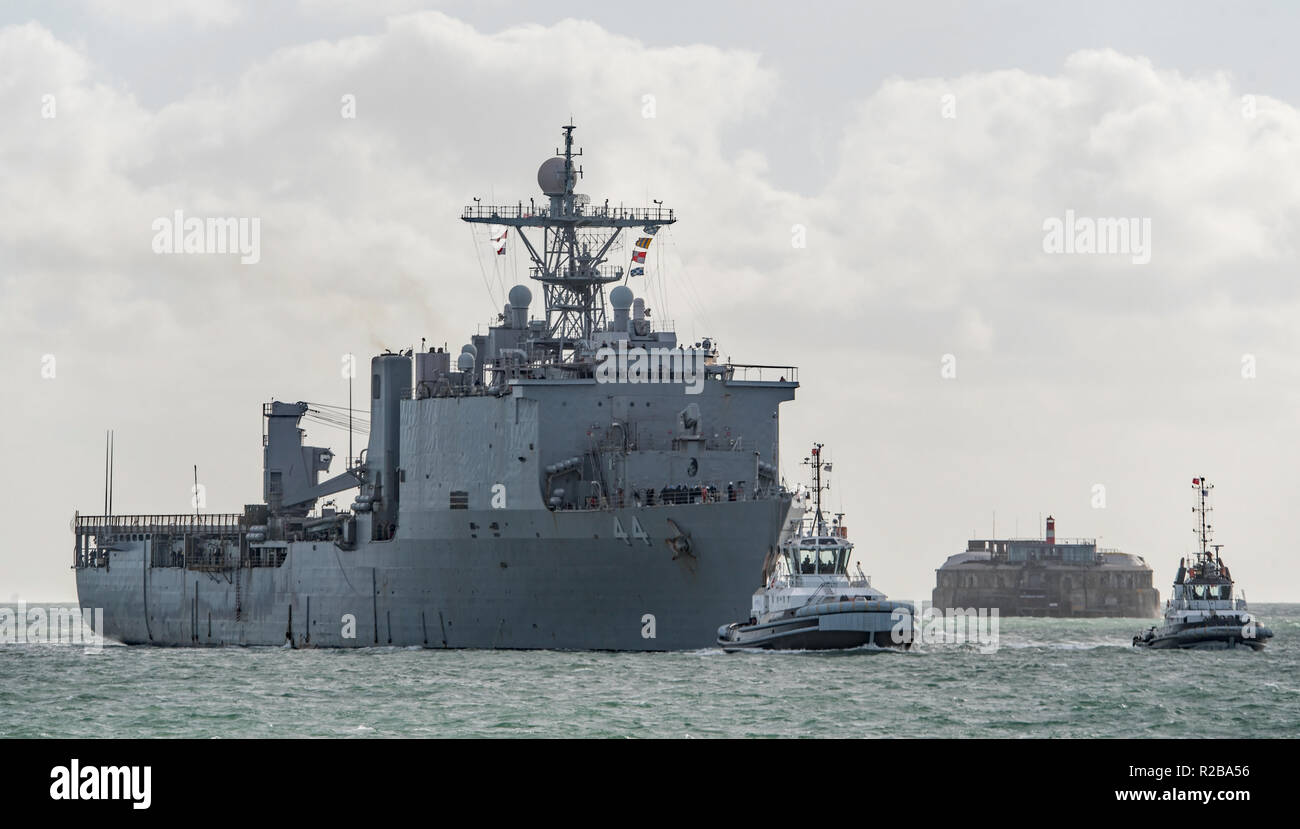 Whidbey island class dock landing ship hi-res stock photography and ...