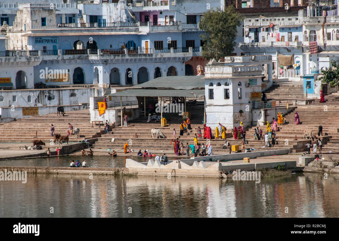 Pushkar bathing ghats hi-res stock photography and images - Alamy