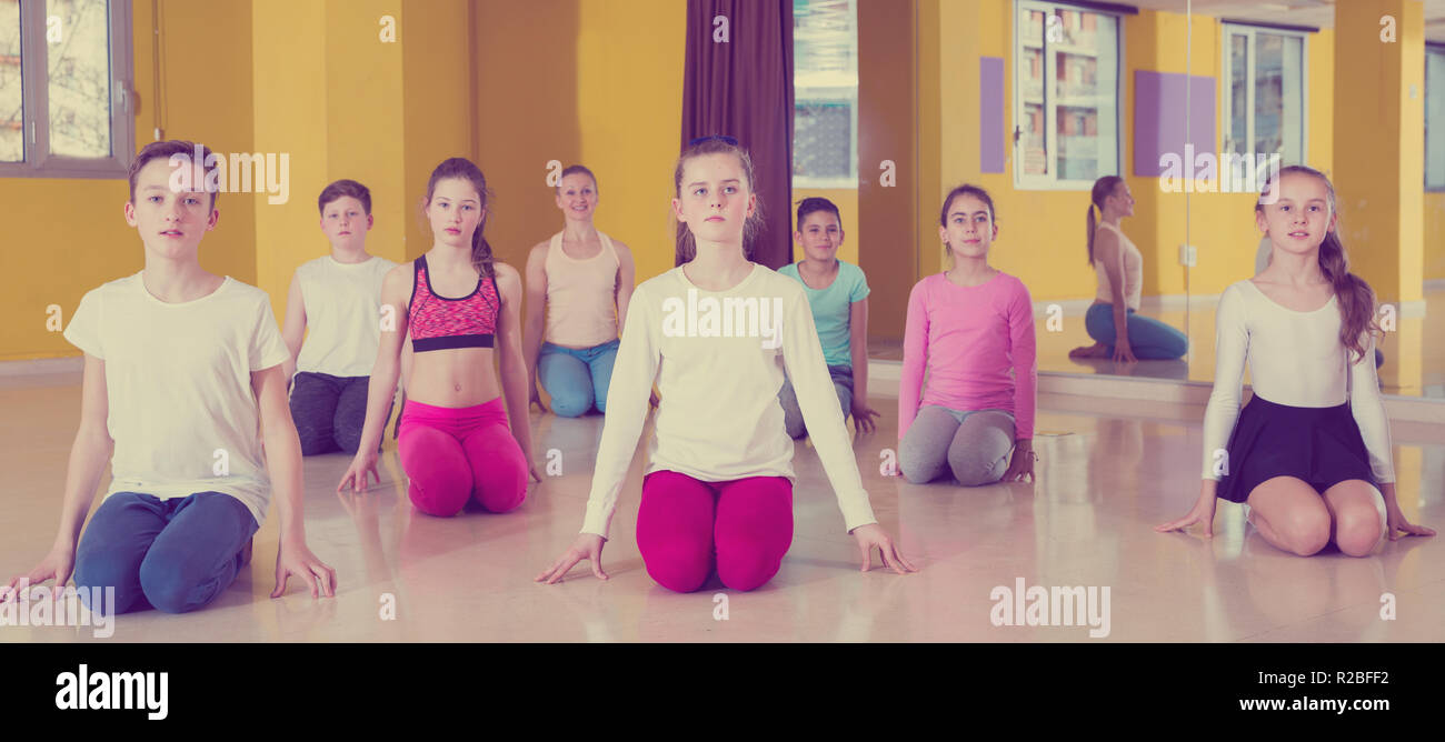 Boy girl sitting dance hi-res stock photography and images - Alamy