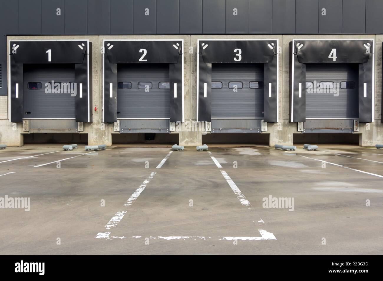 Docking Stations High Resolution Stock Photography and Images - Alamy