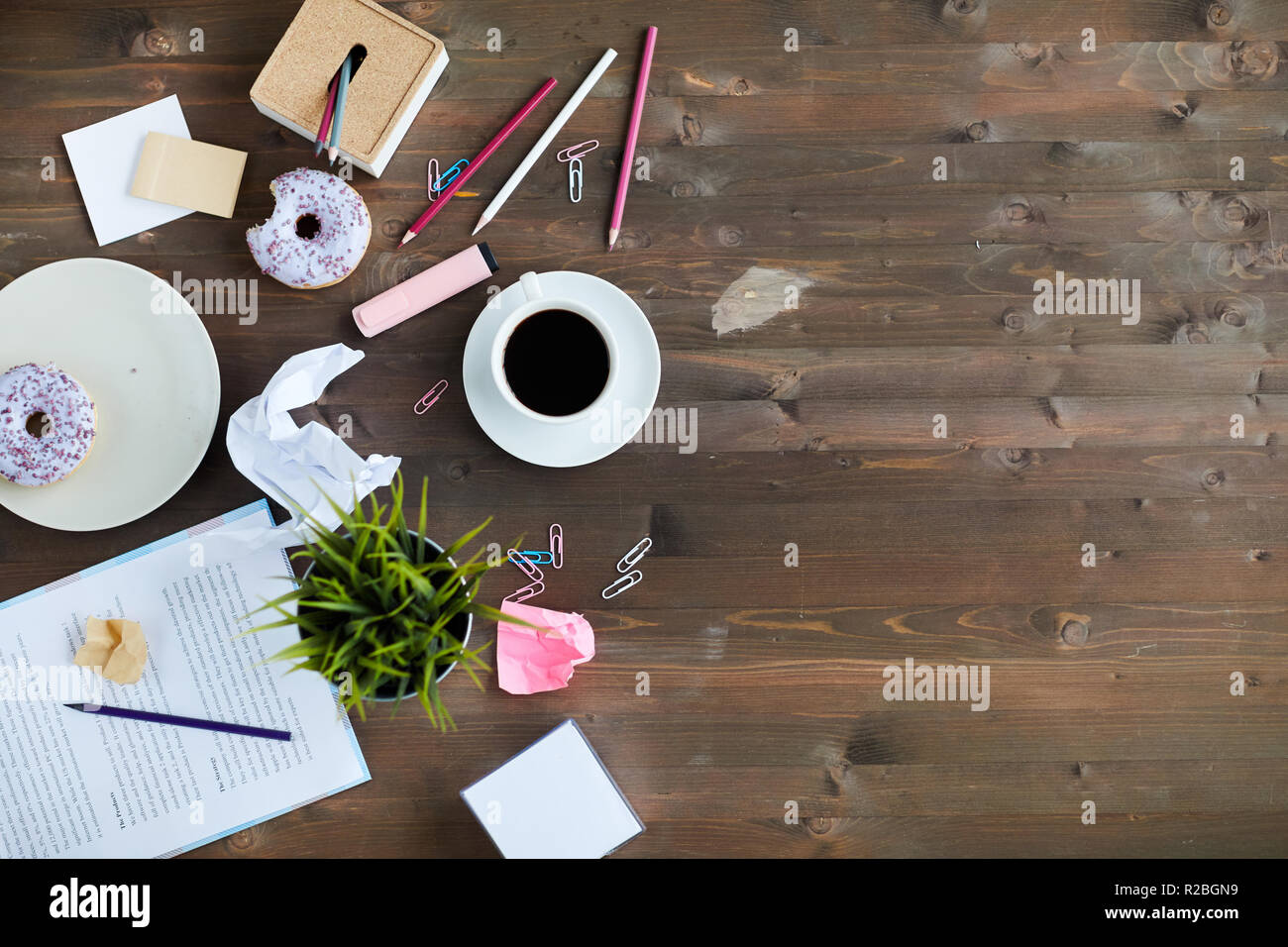 Table overview hi-res stock photography and images - Alamy
