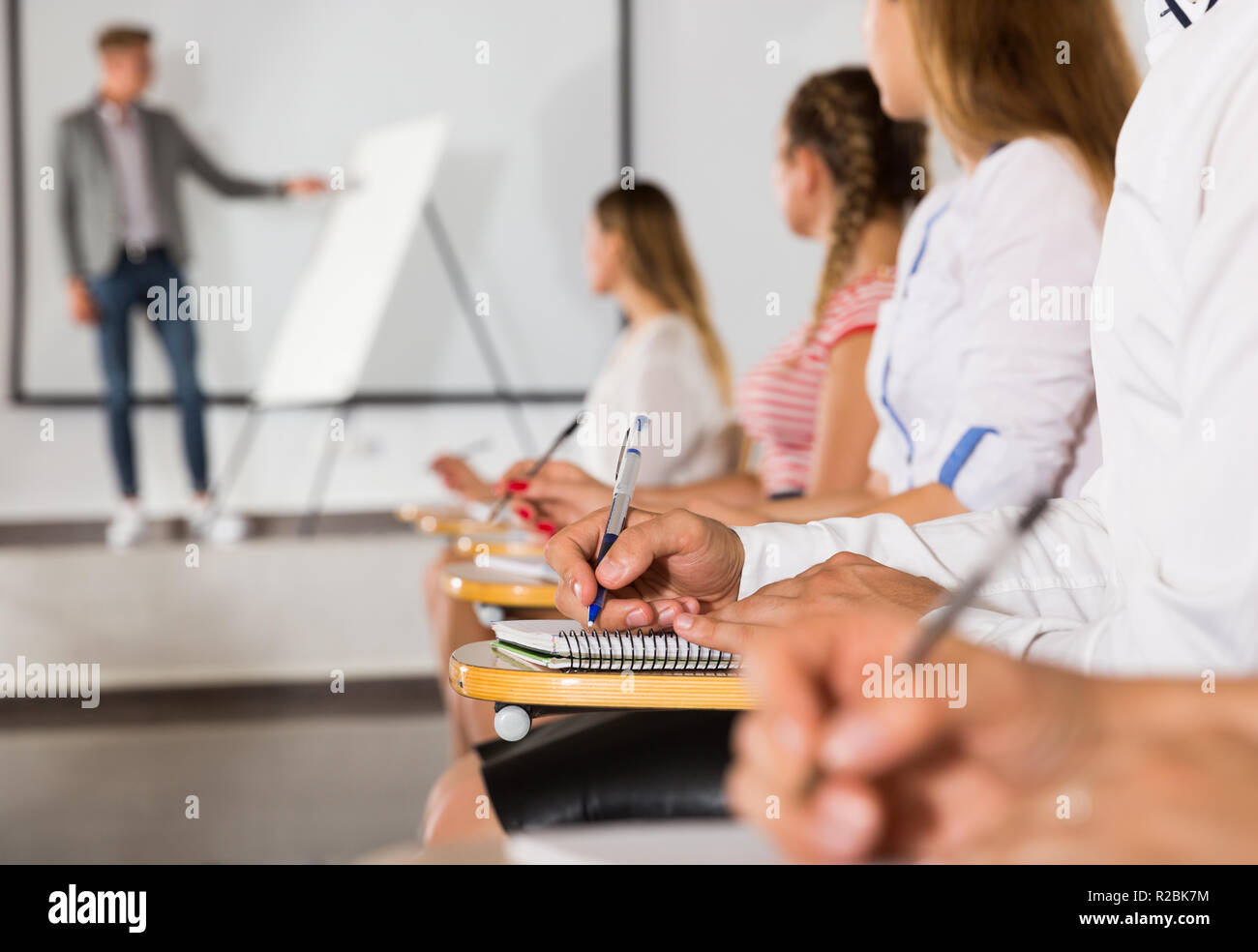 Male hand taking notes hi-res stock photography and images - Alamy