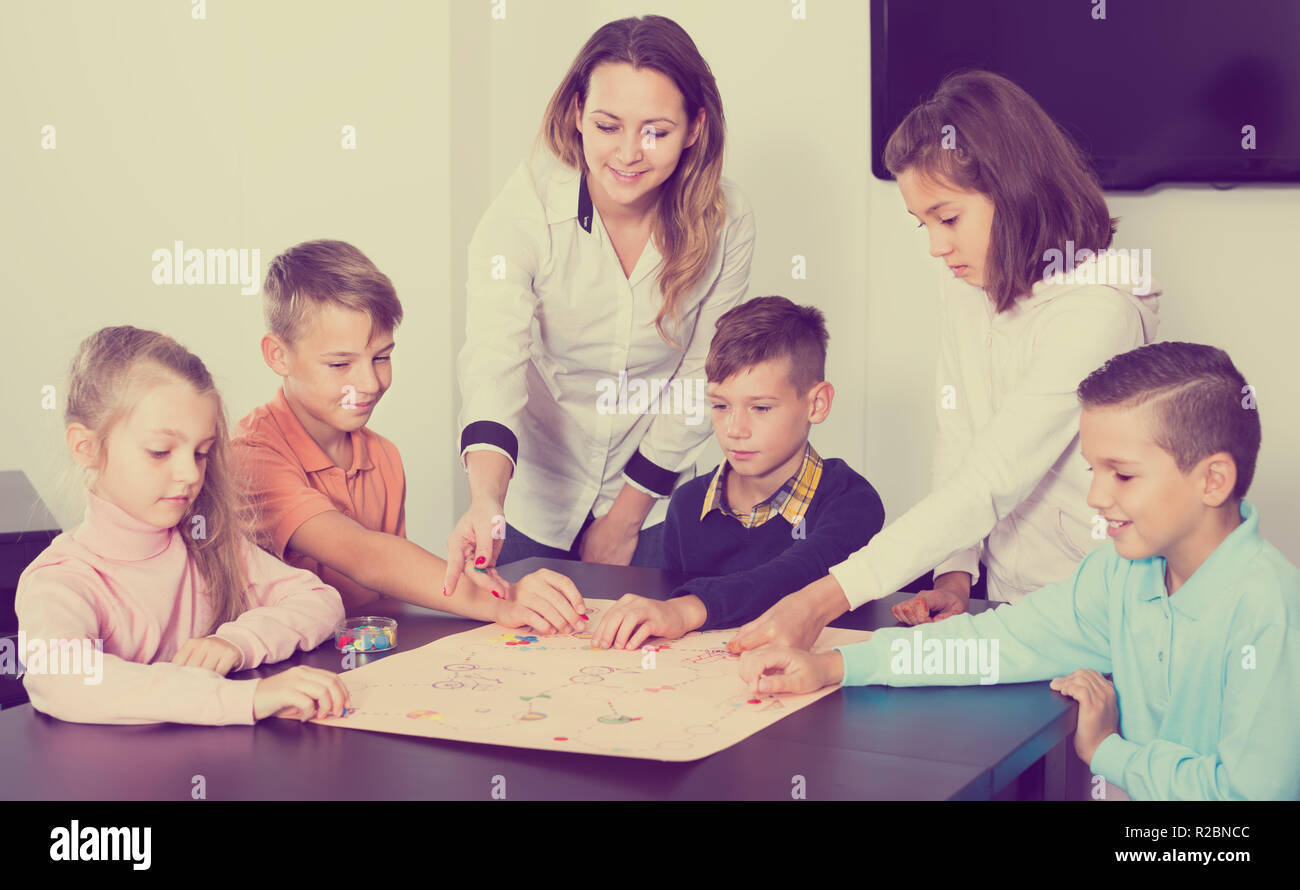 Pre school children playing table hi-res stock photography and images ...