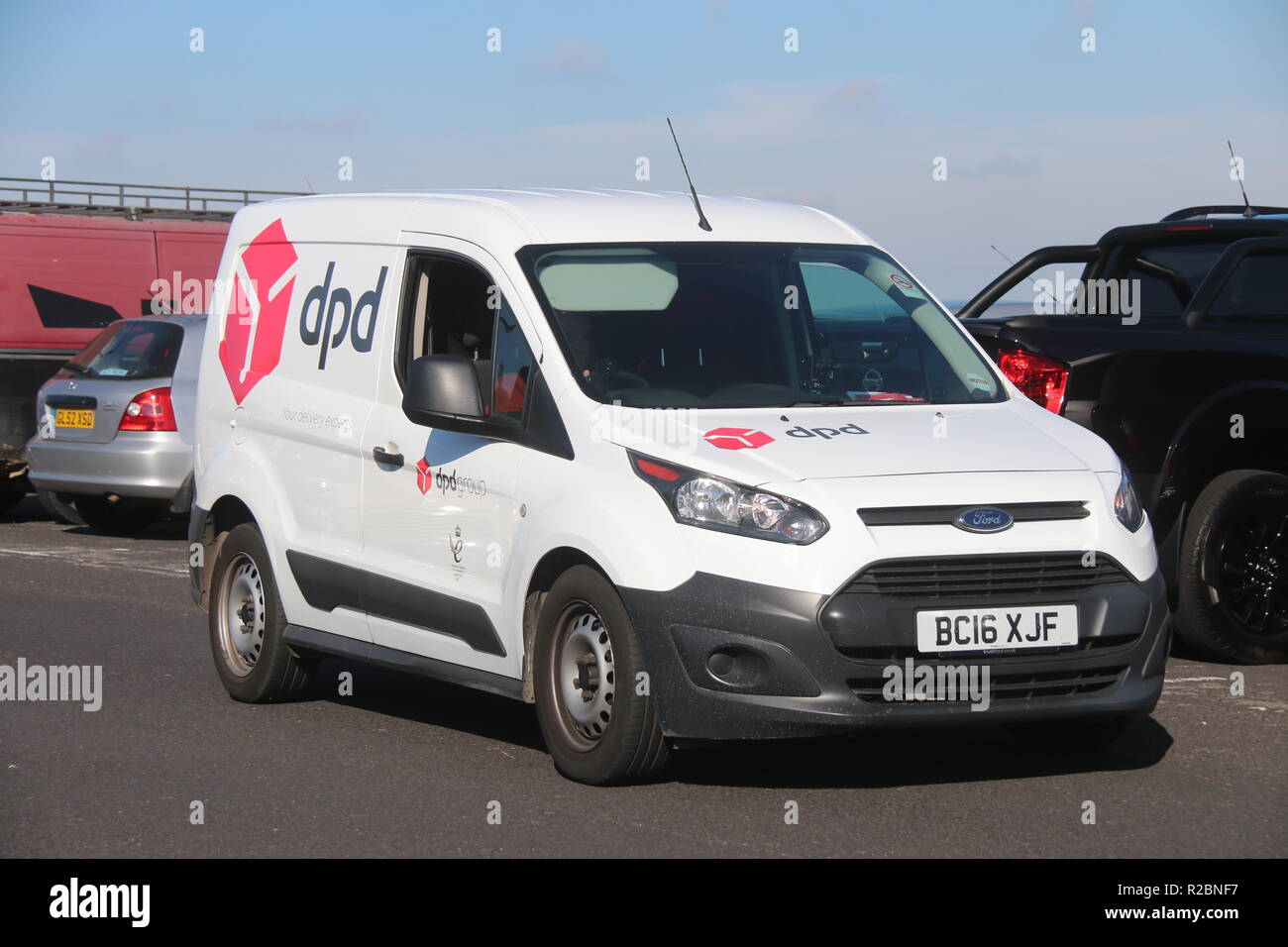 Parcel Delivery Van Stock Photos & Parcel Delivery Van Stock Images - Alamy