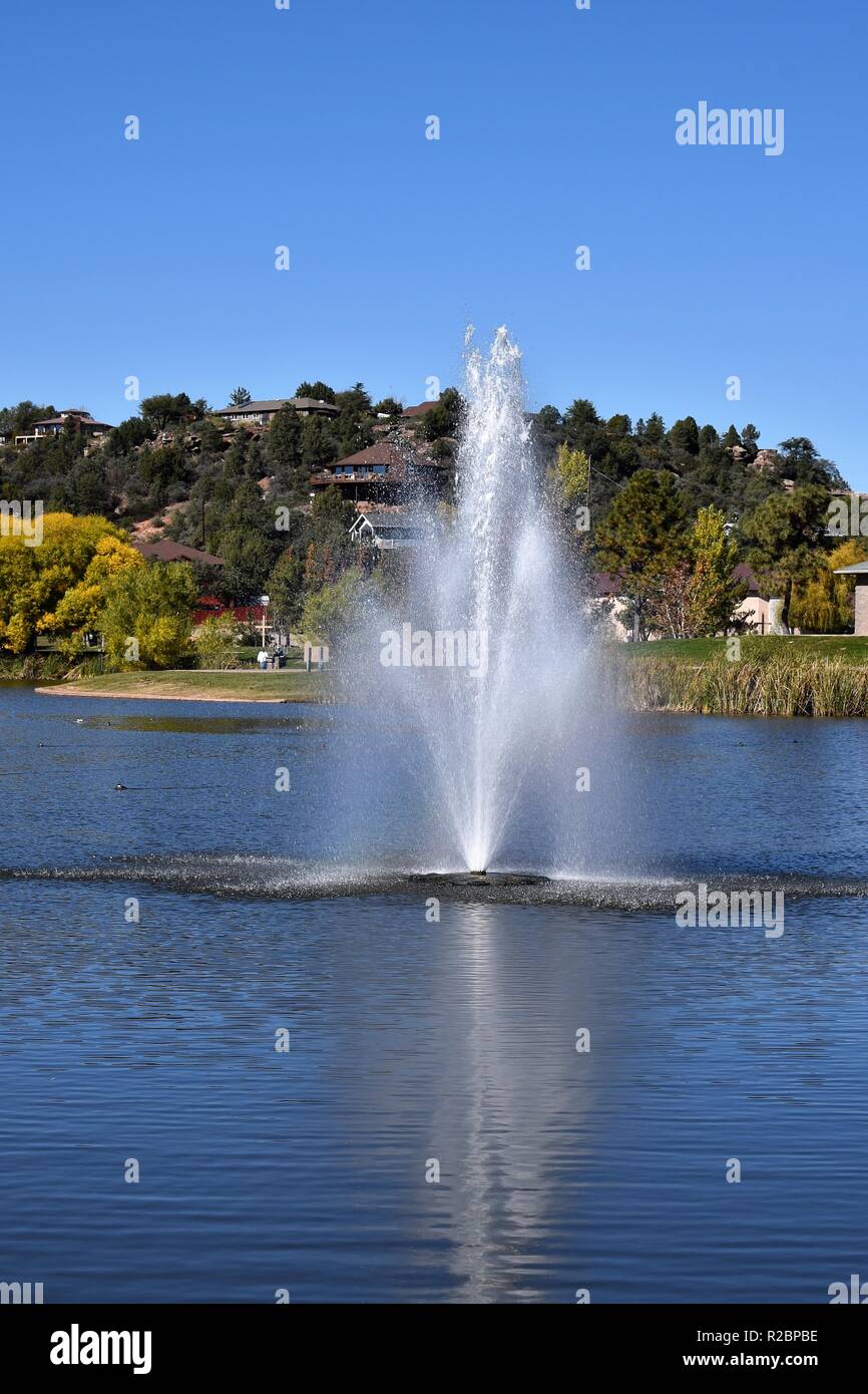 Fountain in lake at city park in Payson Arizona Stock Photo - Alamy