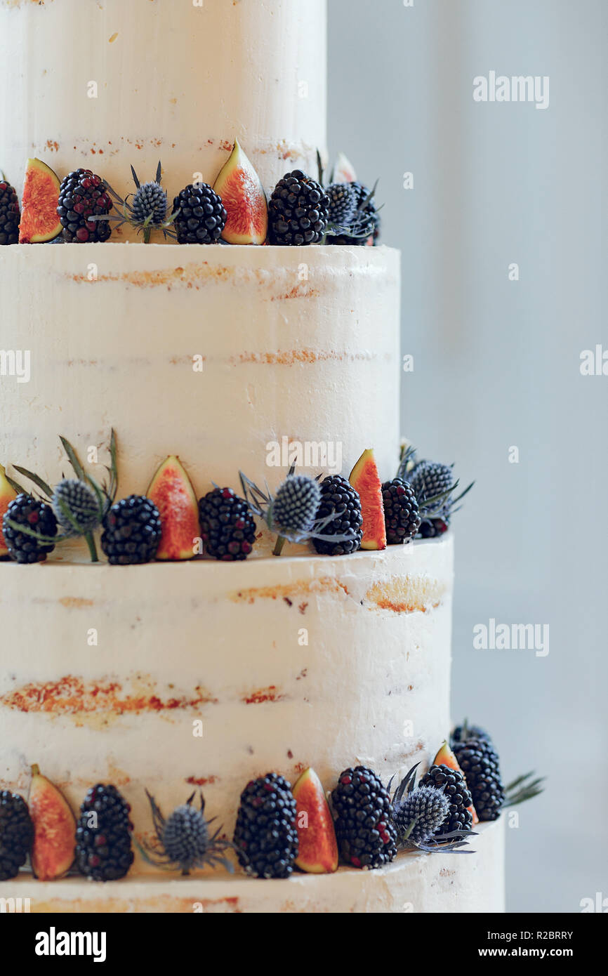 Cute wedding cake Stock Photo - Alamy