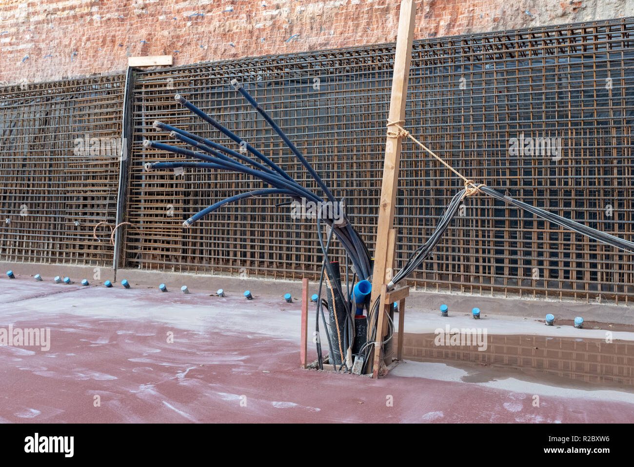 Cables on a construction site hi-res stock photography and images - Alamy