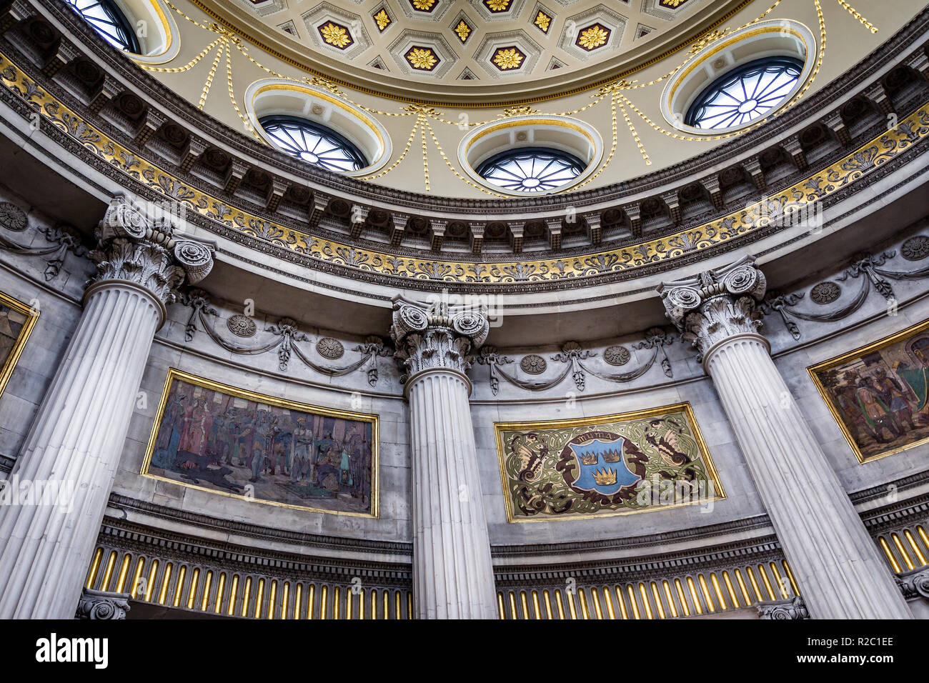 Stained glass and domed ceiling hi-res stock photography and images - Alamy
