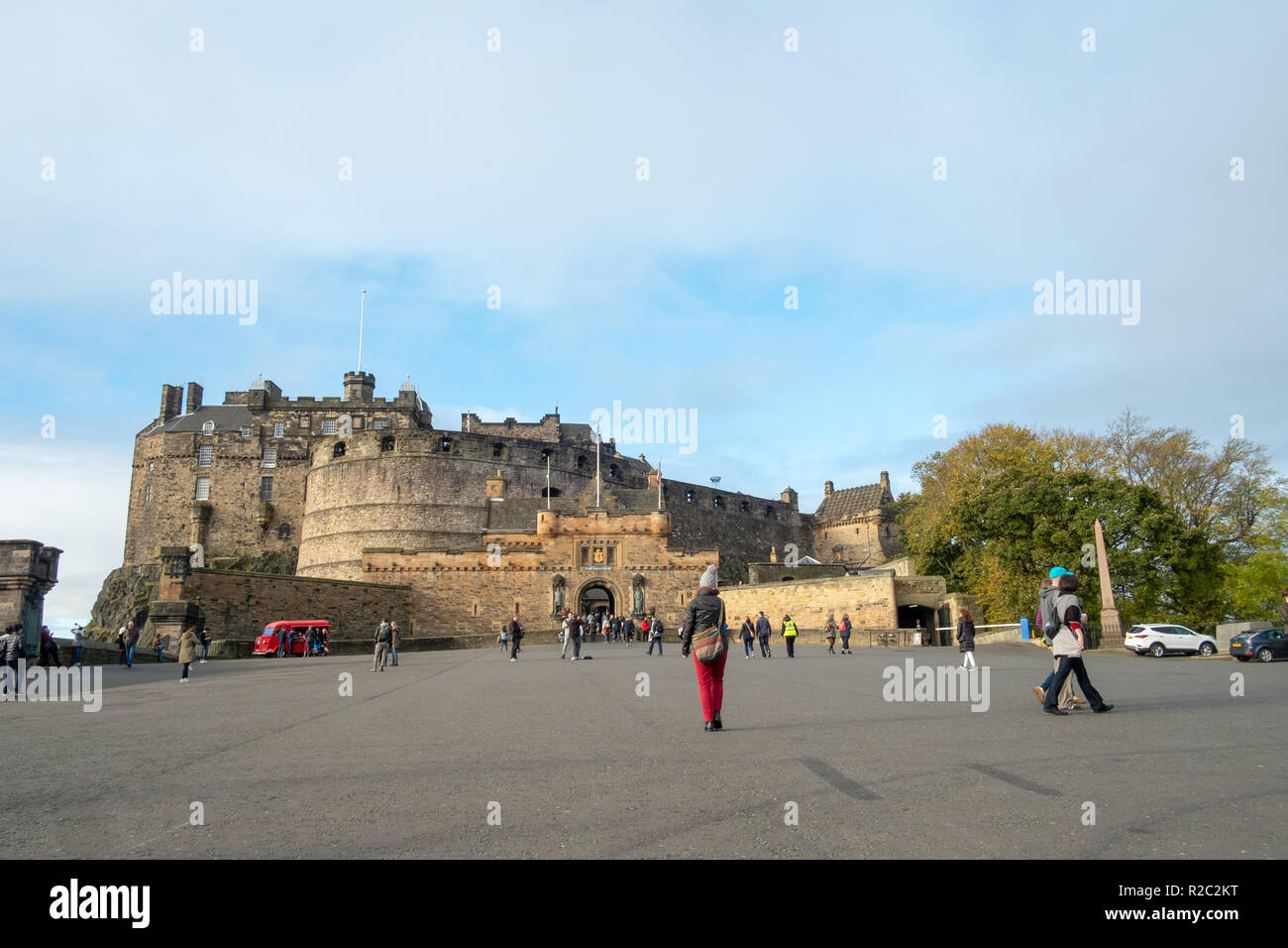 Green edinburgh castle hi-res stock photography and images - Alamy