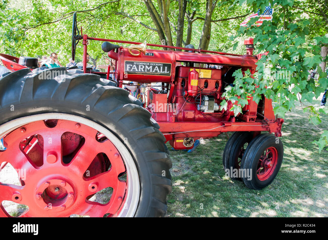 International farmall tractor hi-res stock photography and images - Alamy