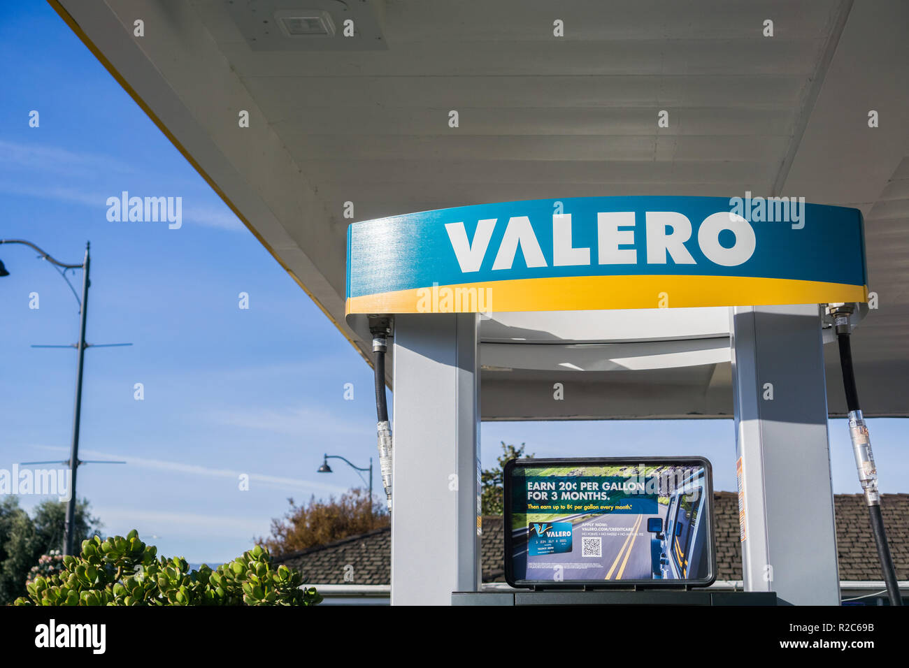 Petroleum oil lubricants hi-res stock photography and images - Alamy