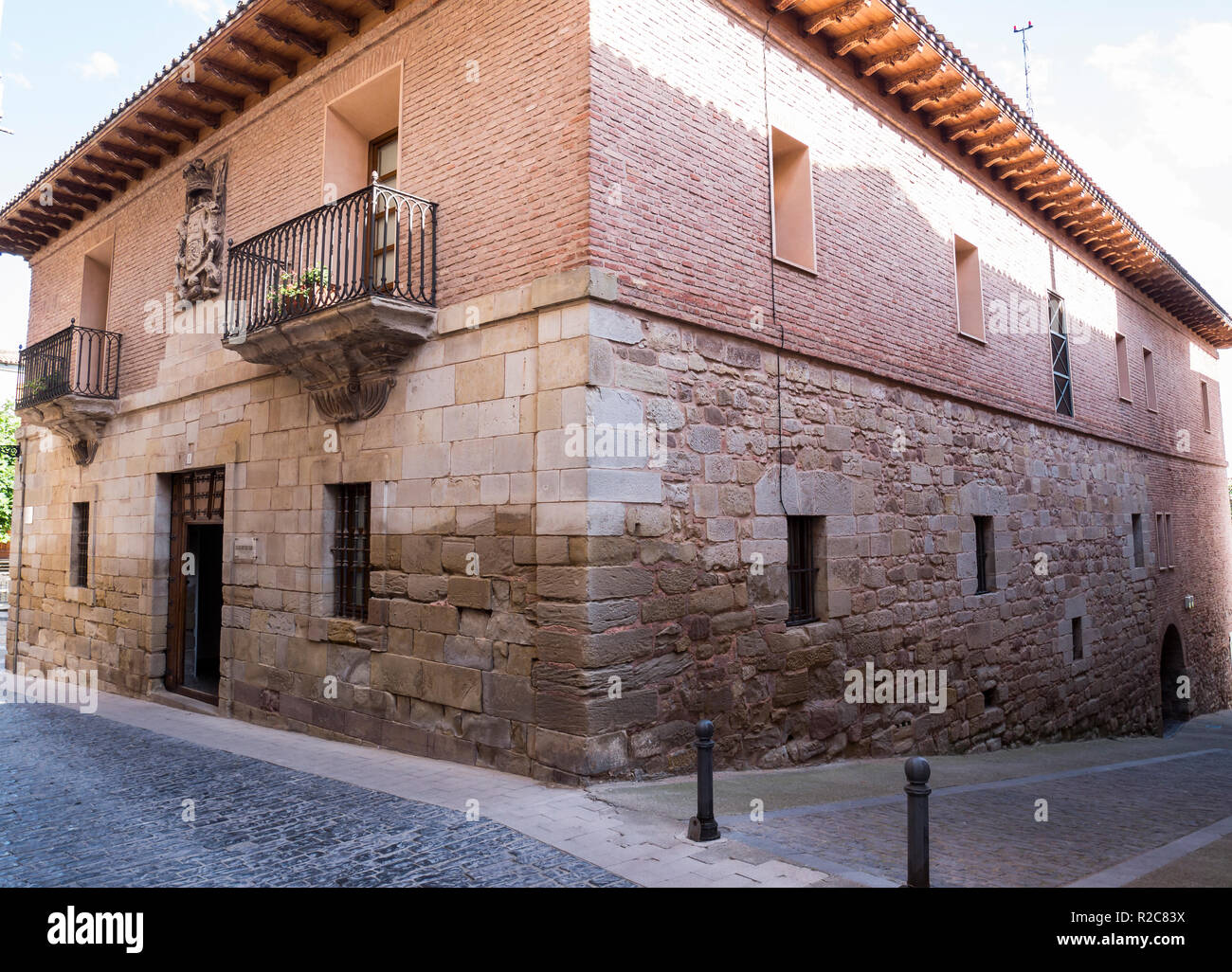 Palacio en la Calle Mayor Alta de Navarrete. La Rioja. España Stock ...