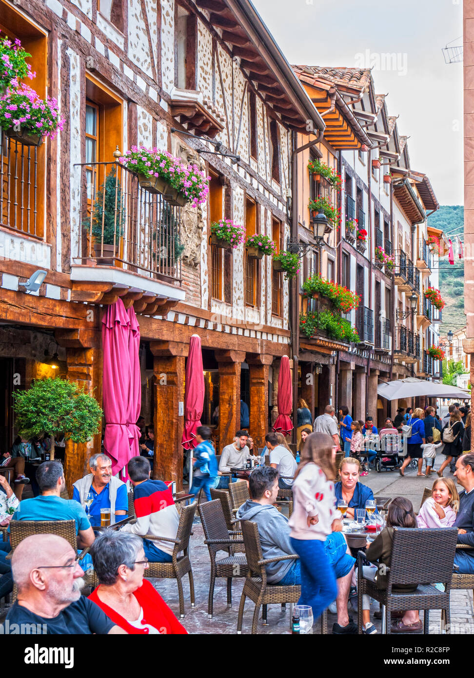 Arquitectura popular en Ezcaray. La Rioja. España Stock Photo - Alamy