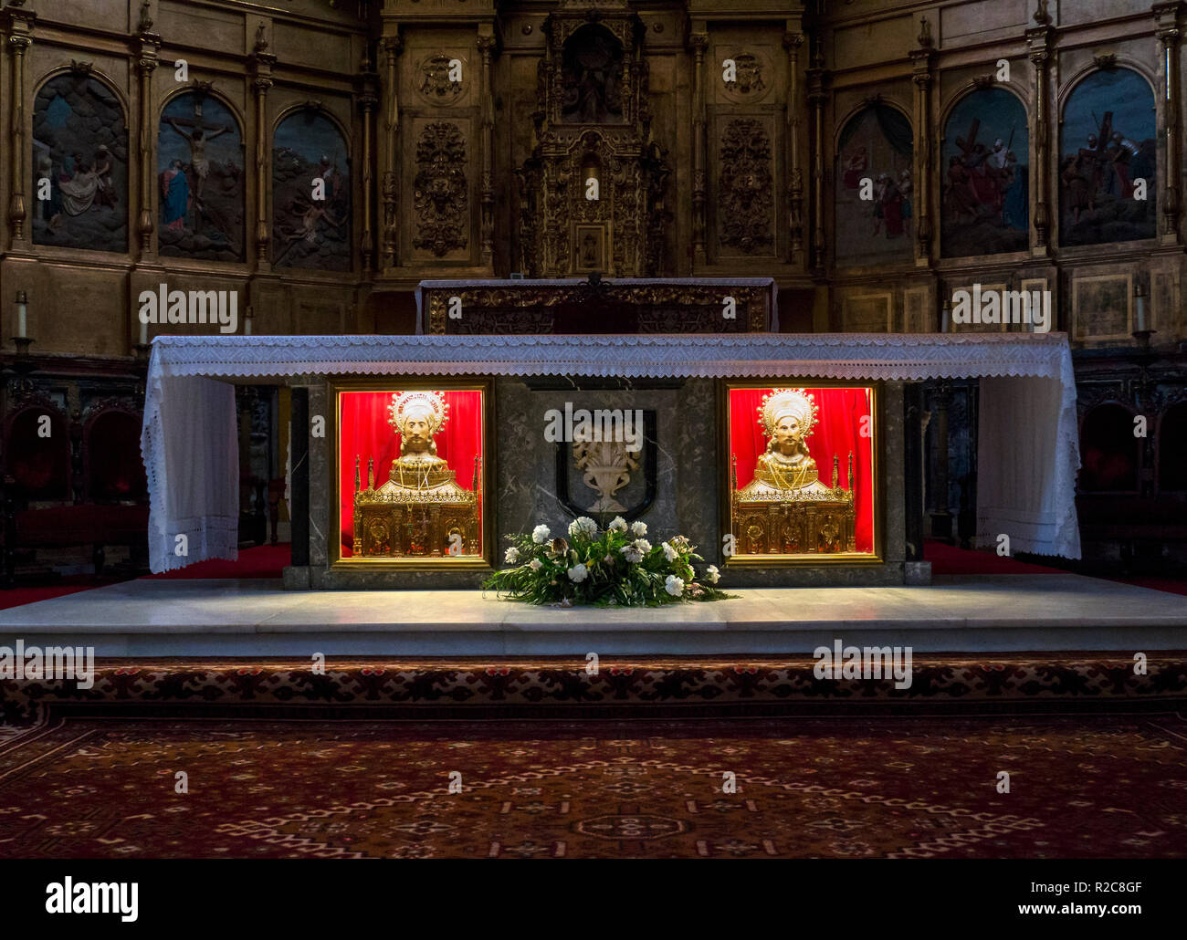 Urnas de los santos mártires San Emeterio y San Celedonio. Catedral de ...