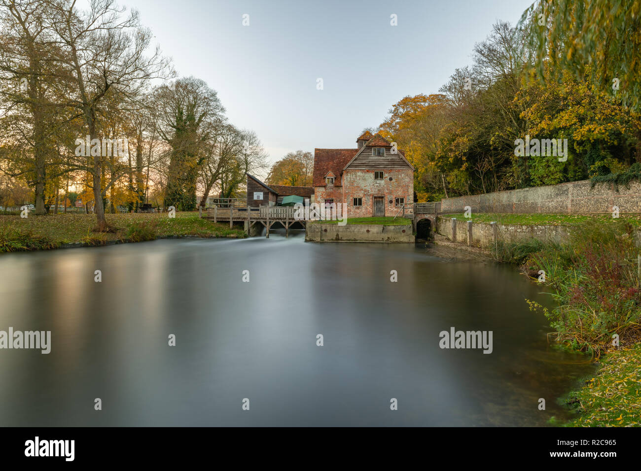Mapledurham Watermill , Oxfordshire, England, United Kingdom Stock ...