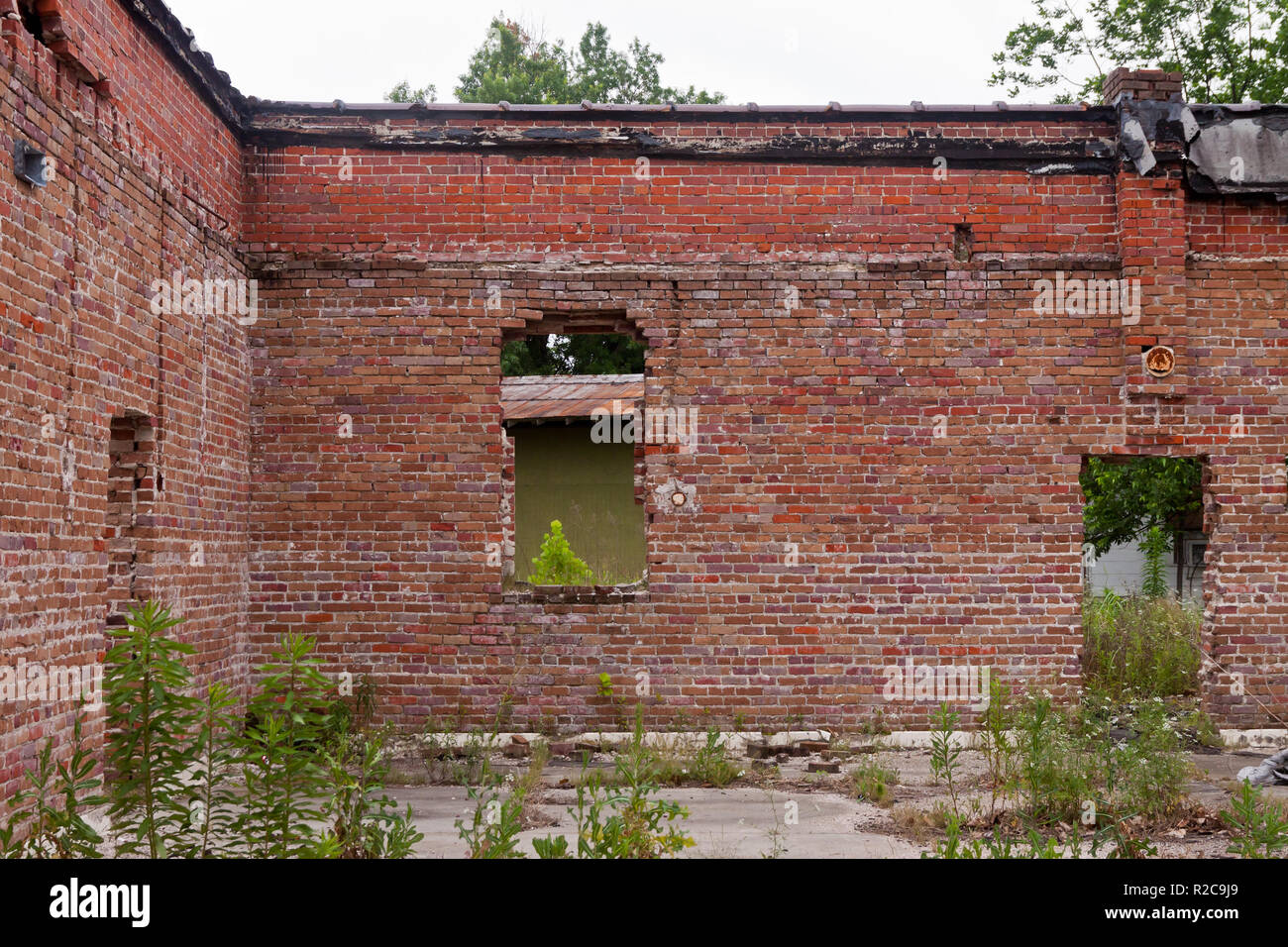 Old dilapidated building in Mississippi Stock Photo - Alamy