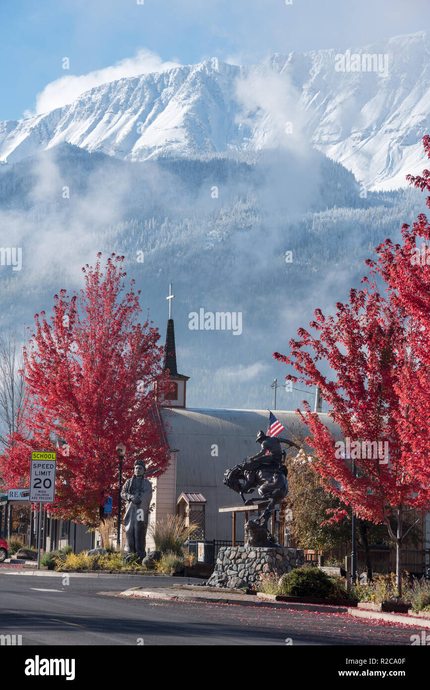 Bronze statues in downtown Joseph, Oregon Stock Photo - Alamy