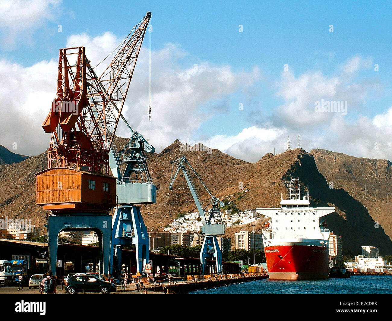 Transship hi-res stock photography and images - Alamy