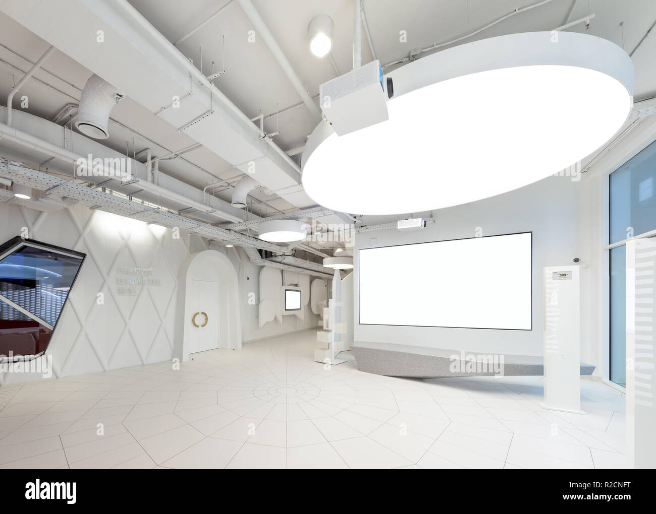 Modern office lobby ceiling hi-res stock photography and images - Alamy