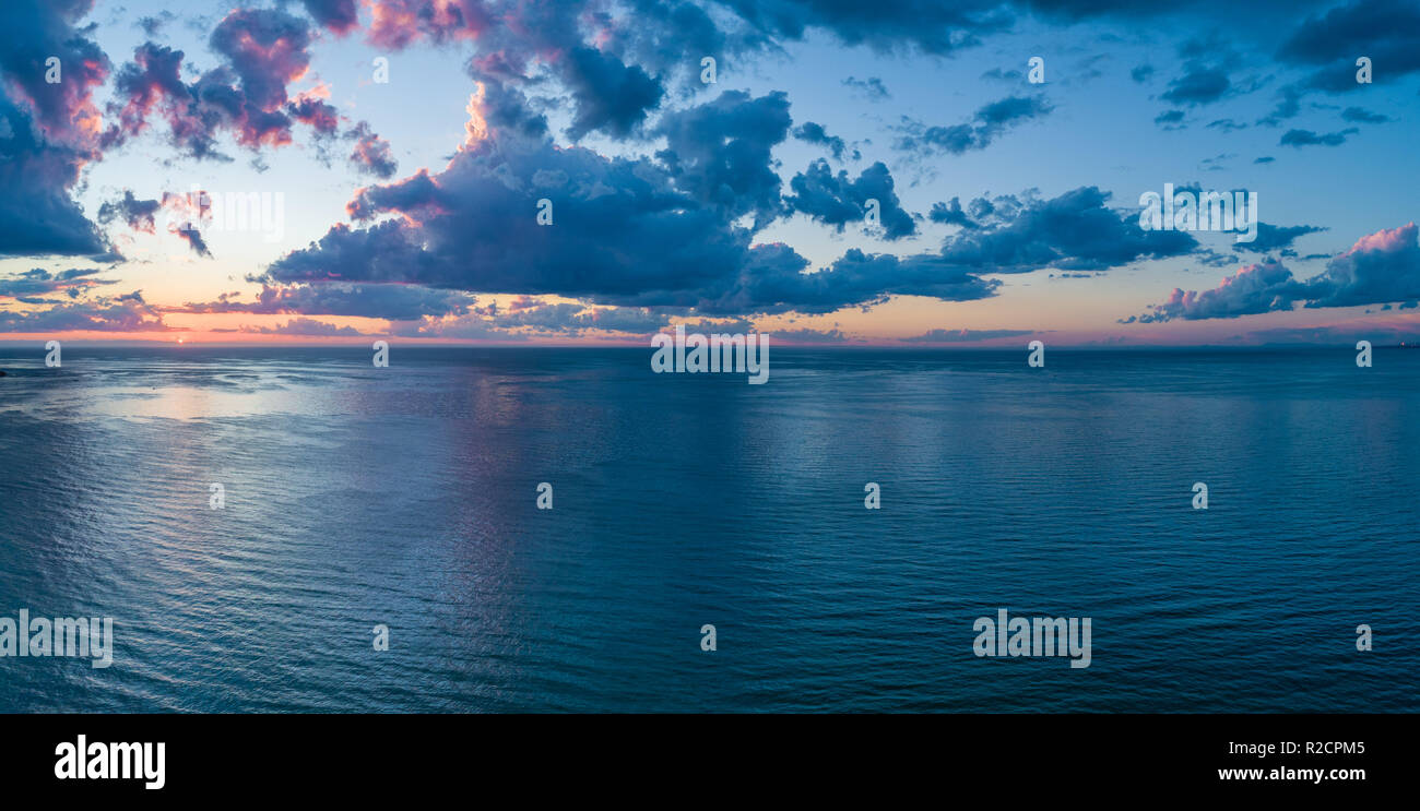 Aerial over water hi-res stock photography and images - Alamy