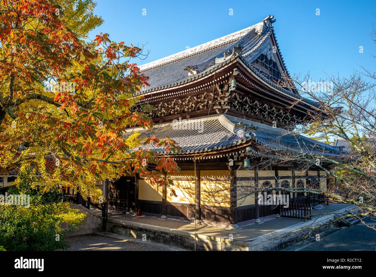 Kyoto temple hi-res stock photography and images - Alamy
