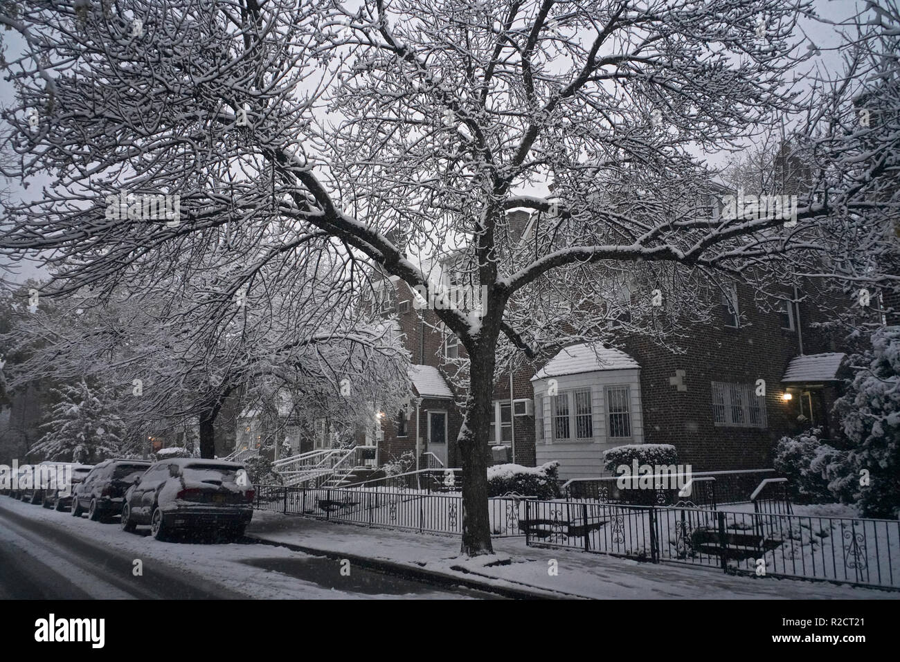 Snow storm in the historic district of Jackson Heights Stock Photo - Alamy