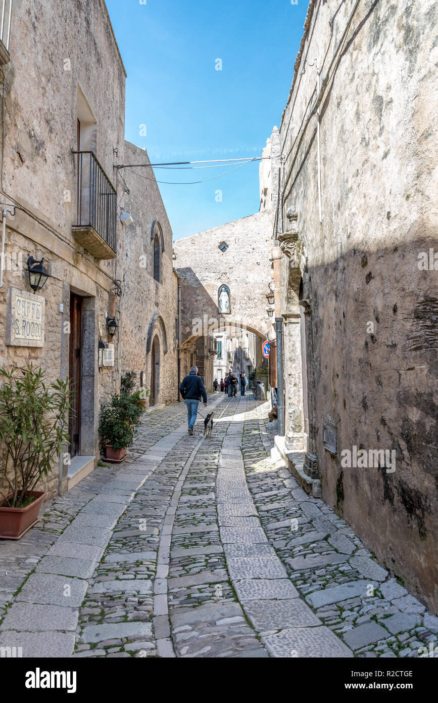 The narrow streets of Erice in Western Sicily, Italy Stock Photo - Alamy