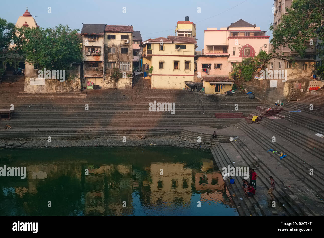 Walkeshwar temple hi-res stock photography and images - Alamy