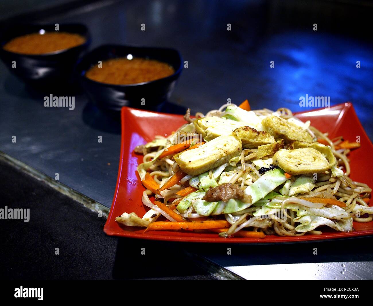Photo of freshly cooked plate of Yakisoba Stock Photo - Alamy