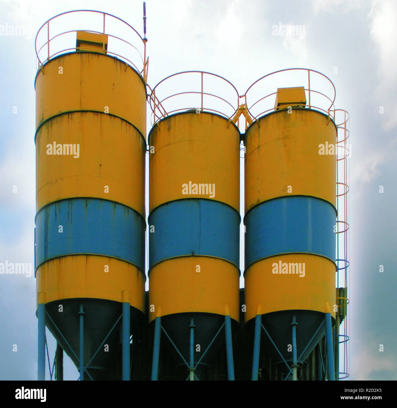 3 silos hi-res stock photography and images - Alamy