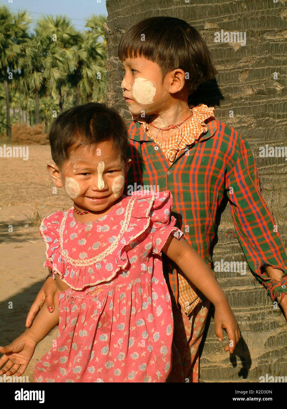 Myanmar laugh child hi-res stock photography and images - Alamy