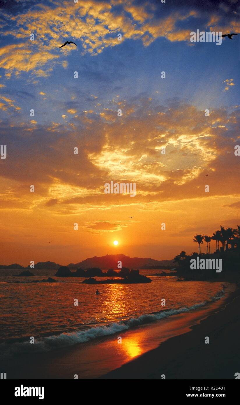 sunset in acapulco Stock Photo - Alamy
