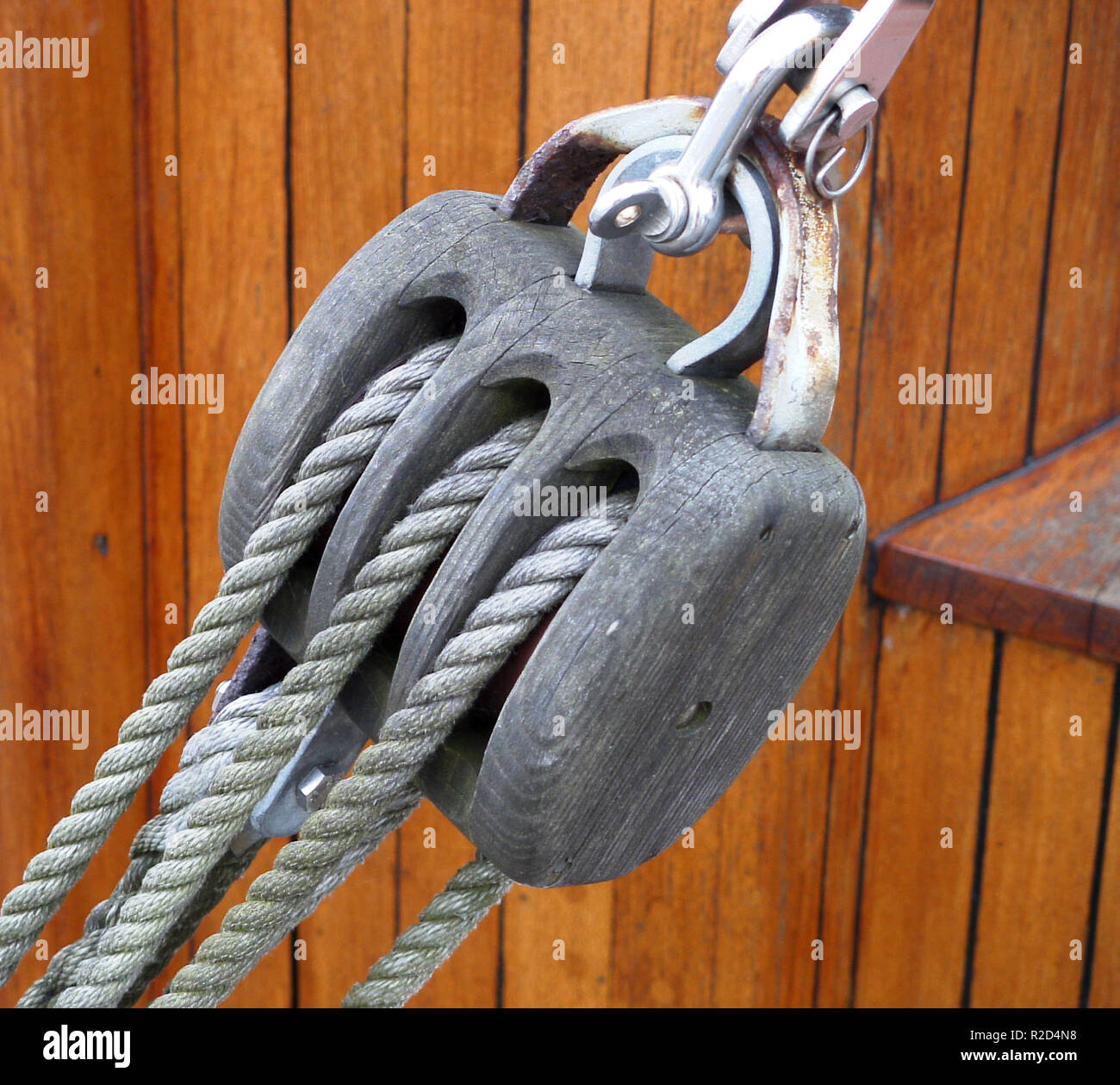 Block and shackle hi-res stock photography and images - Alamy