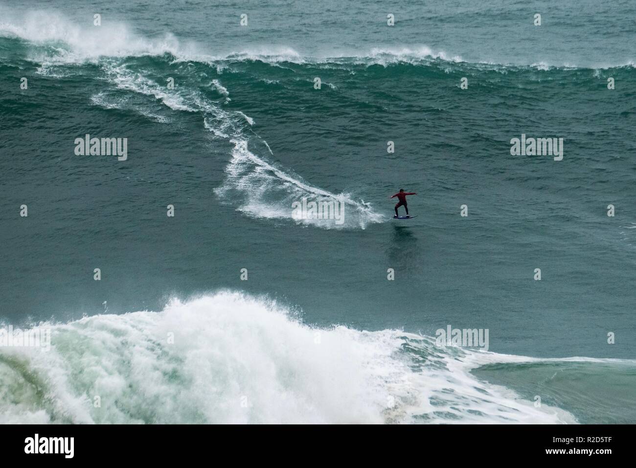 Nazare, Portugal. 18th Nov, 2018. Surfers tow in to giant waves at ...