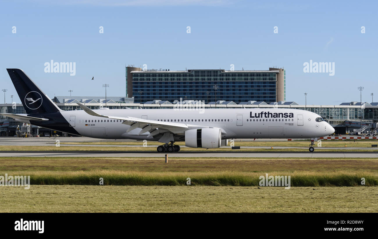 A350 extra wide body airliner hi-res stock photography and images - Alamy