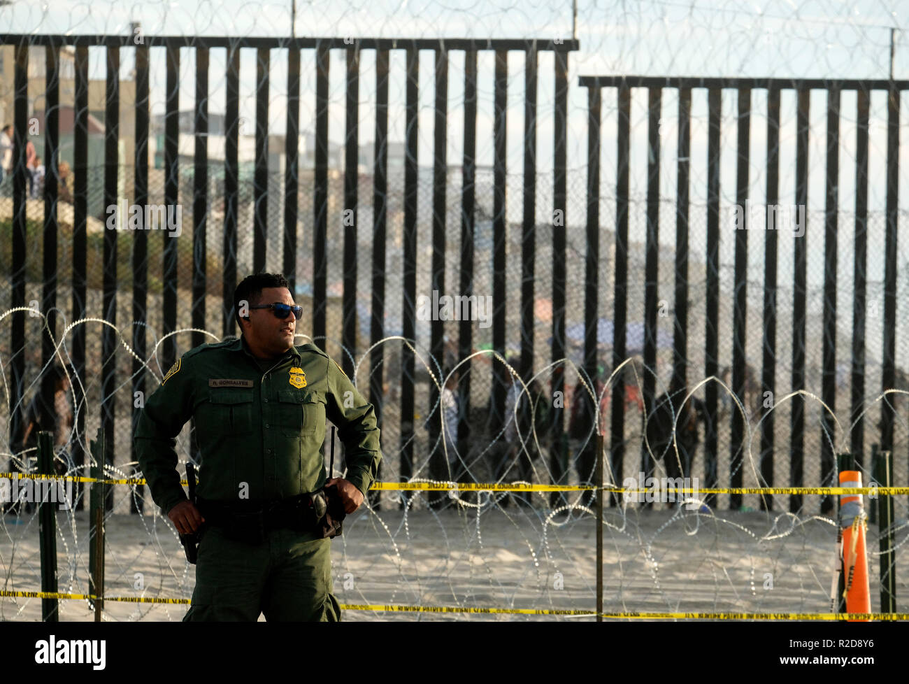 United border patrol agent mexico hi-res stock photography and images ...