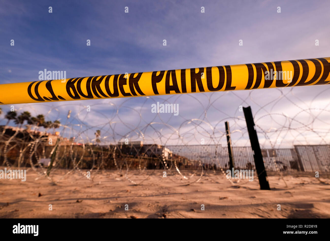 Los Angeles, USA. 17th Nov, 2018. A yellow tape set by U.S. Border ...
