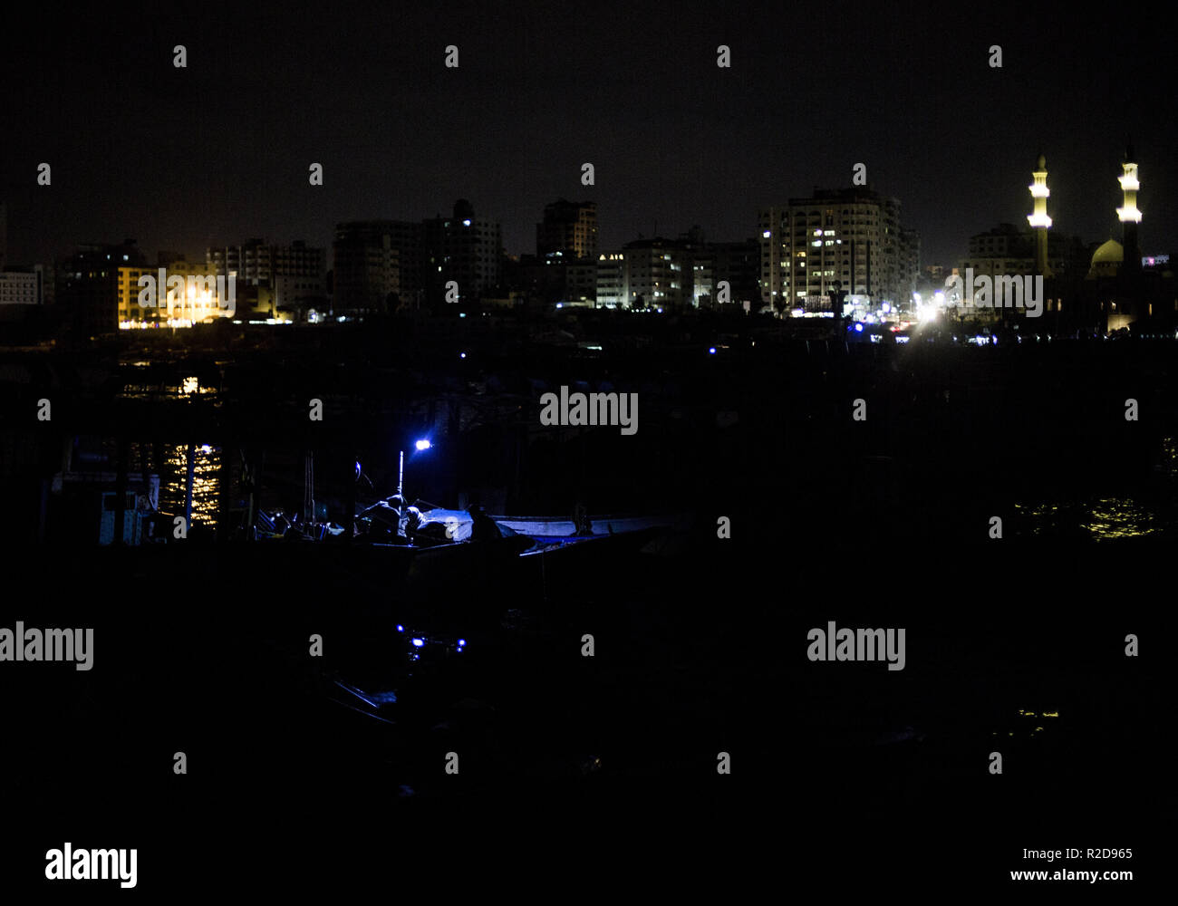 Gaza City, The Gaza Strip, Palestine. 18th Nov, 2018. Palestinian ...